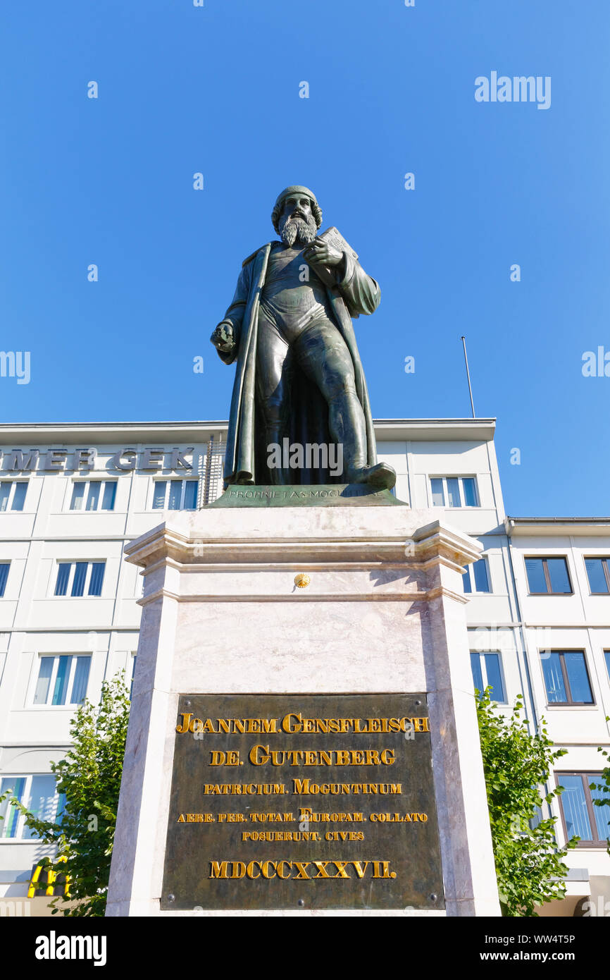Gutenberg monument, bronze statue by Bertel Thorvaldsen, Mainz ...
