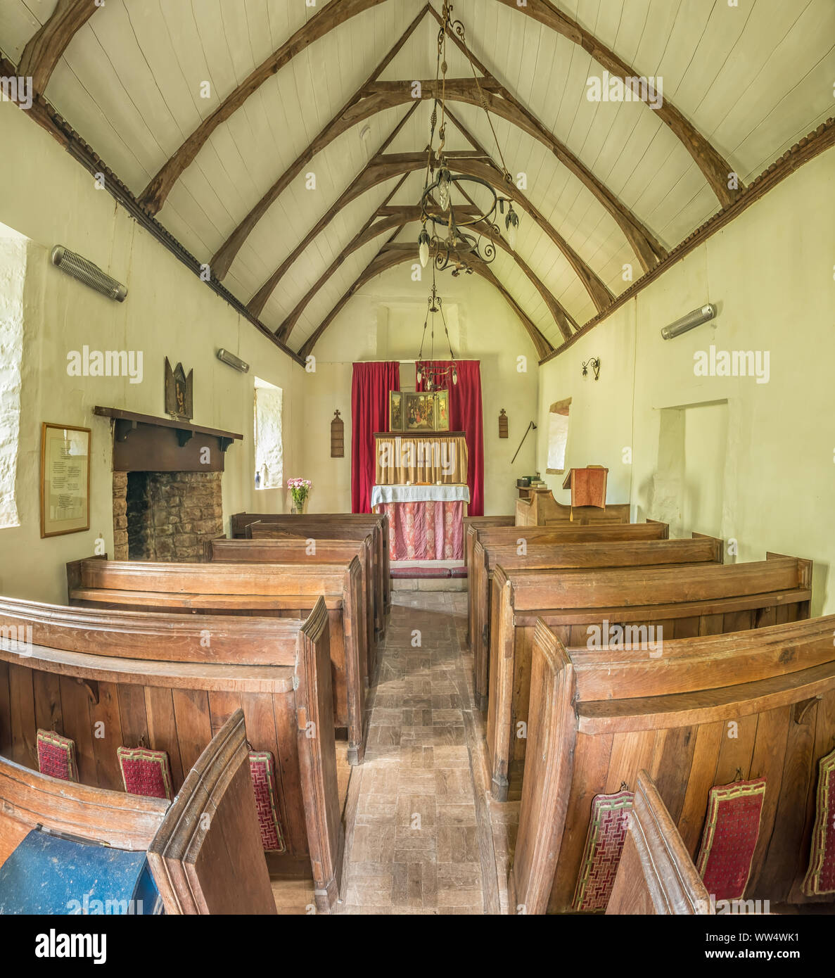 Fireplace and arched windows hi-res stock photography and images - Alamy