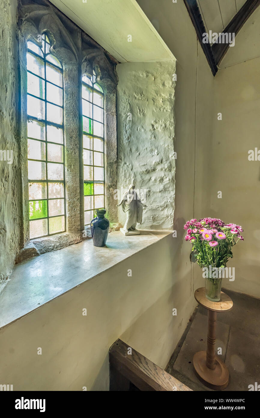 Fireplace and arched windows hi-res stock photography and images - Alamy