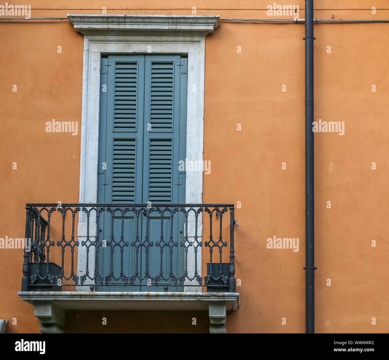 windows in the facades of ancient Venetian houses Stock Photo - Alamy