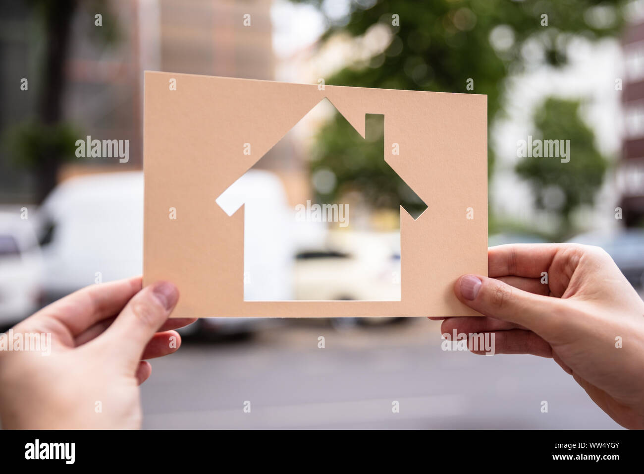 Estate agent board cutout hi-res stock photography and images - Alamy