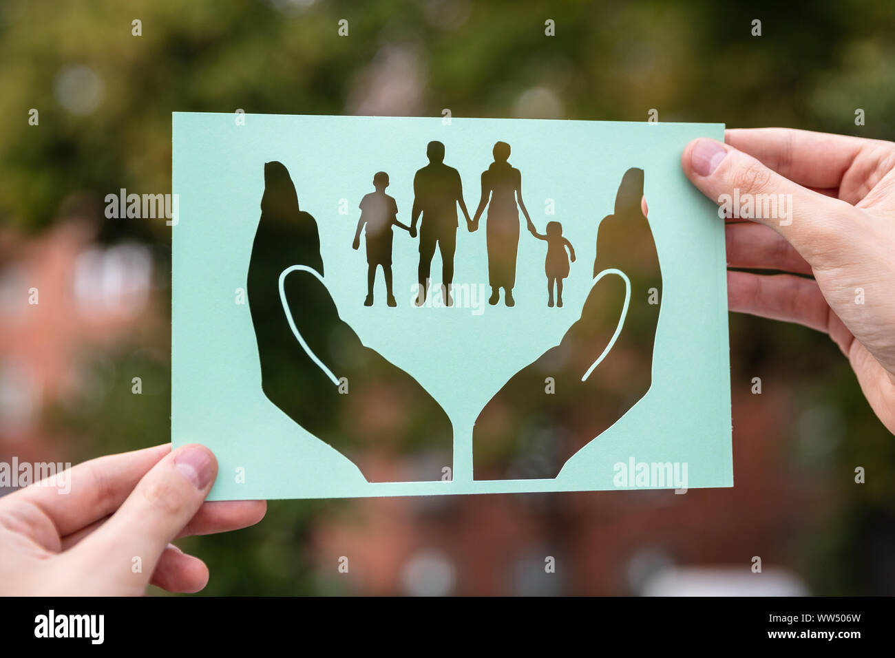 Paper family holding hands hi-res stock photography and images - Alamy