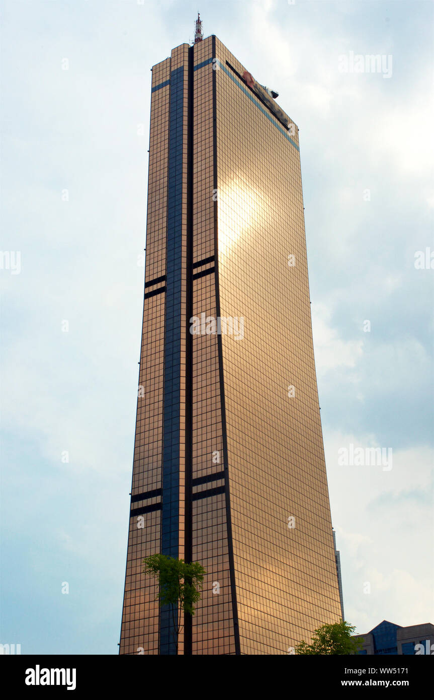 Building 63 in Seoul in summer in Korea with cloudy sky Stock Photo - Alamy