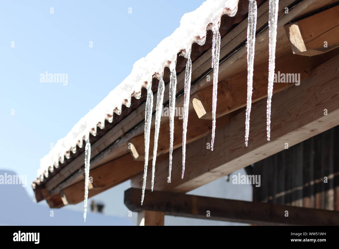 Icicles at a roof edge Stock Photo - Alamy