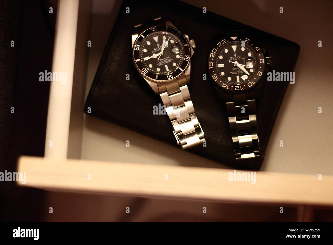 Checking watches hi-res stock photography and images - Alamy