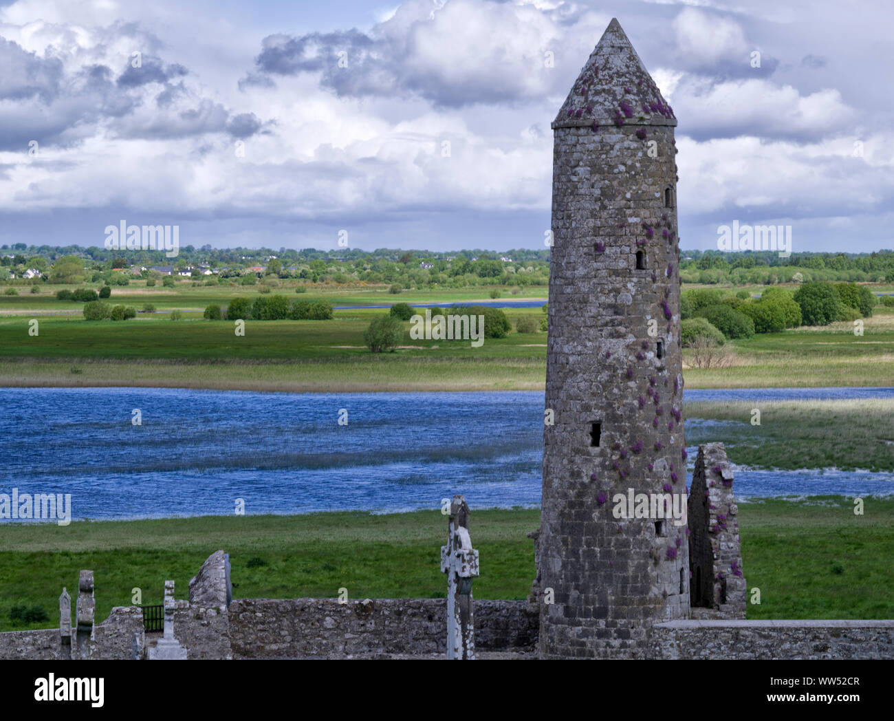 Monastery complex clonmacnoise hi-res stock photography and images - Alamy