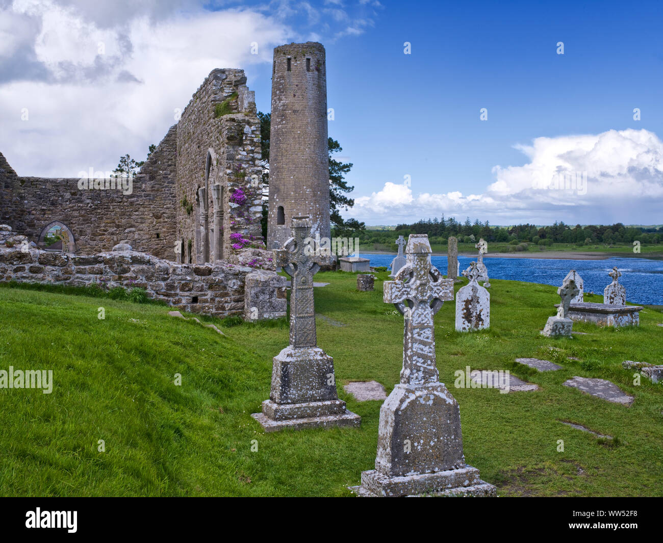 Ireland, County Offaly, monastery complex Clonmacnoise, O'Rourke round ...