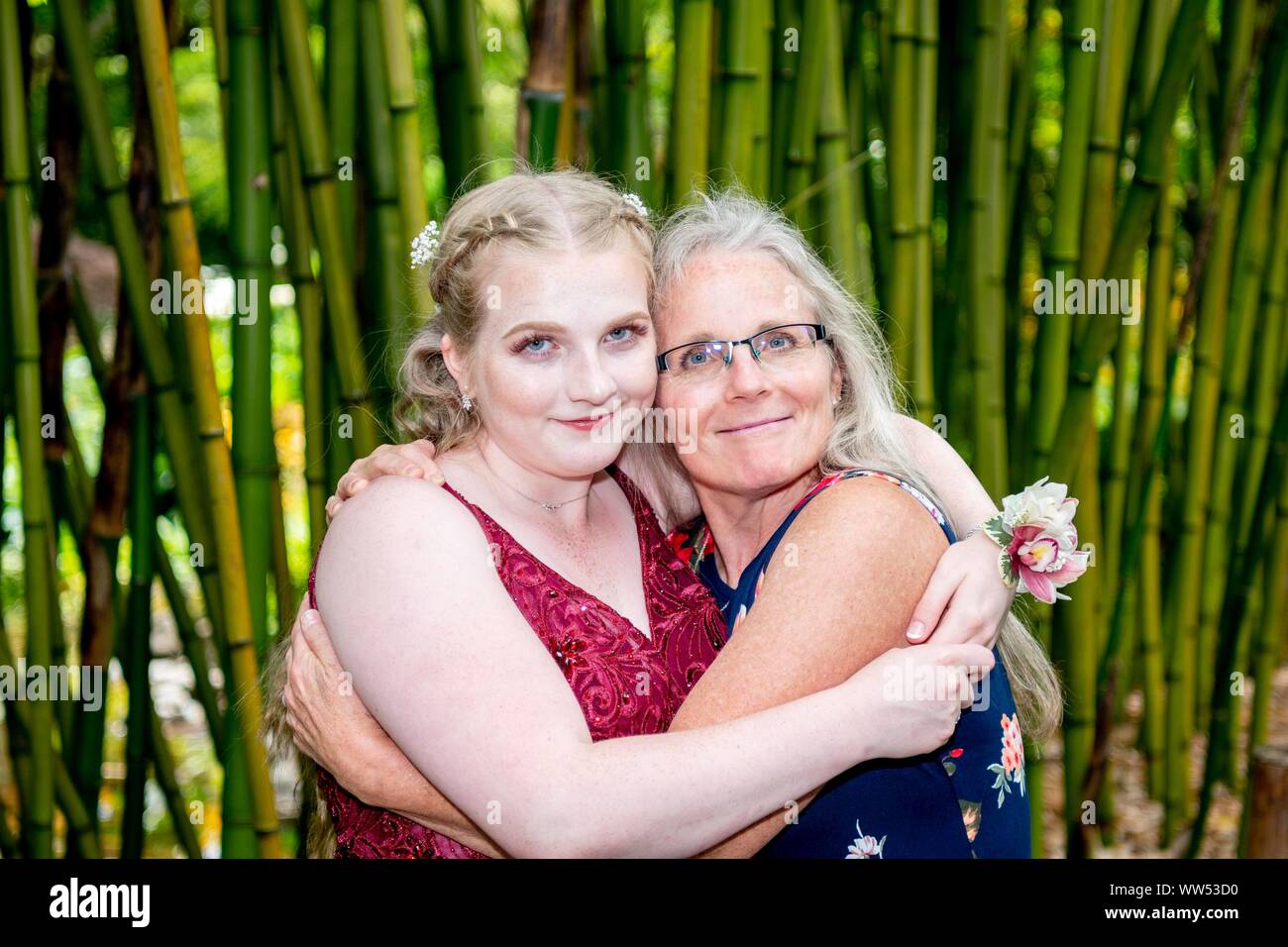 Mother hugging her teenage daughter before prom, Canada Stock Photo - Alamy