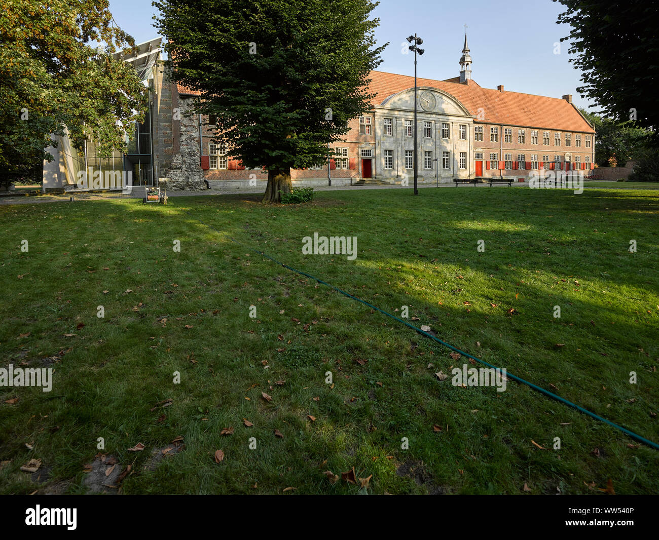 Monastery building hi-res stock photography and images - Alamy
