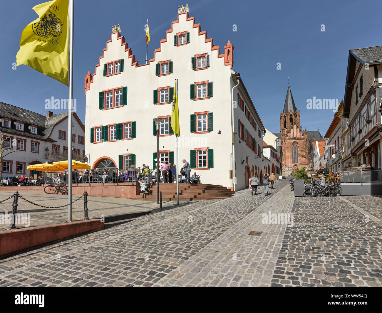 Cafe square in town hi-res stock photography and images - Alamy