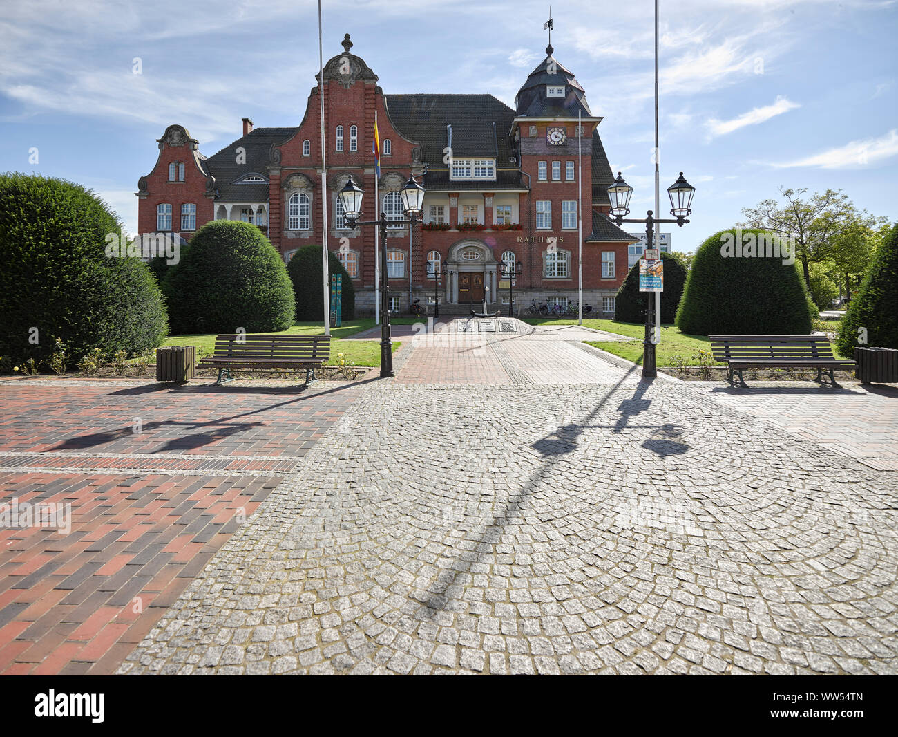 City hall cloppenburg main entrance hi-res stock photography and images ...