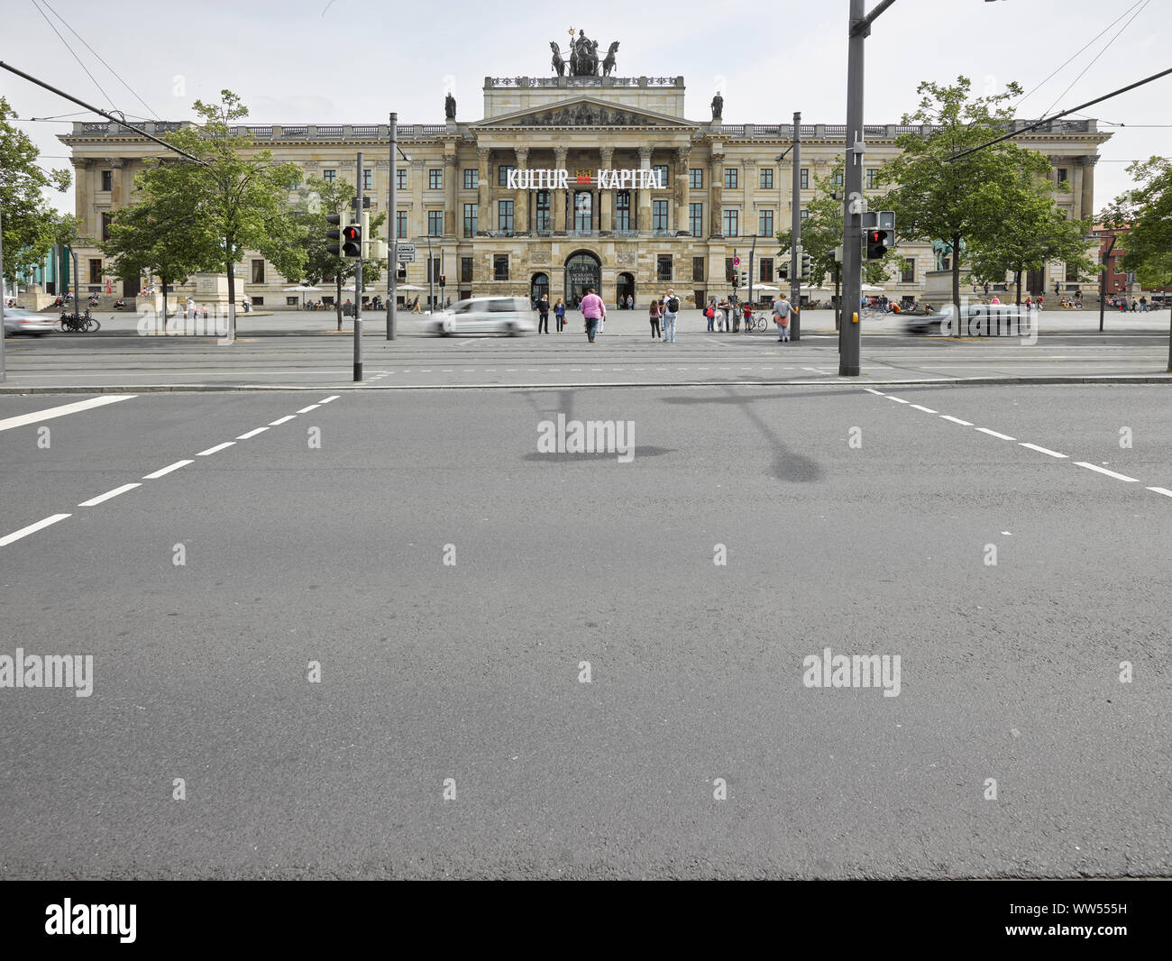 Crosswalk in front of brunswick palace hi-res stock photography and ...