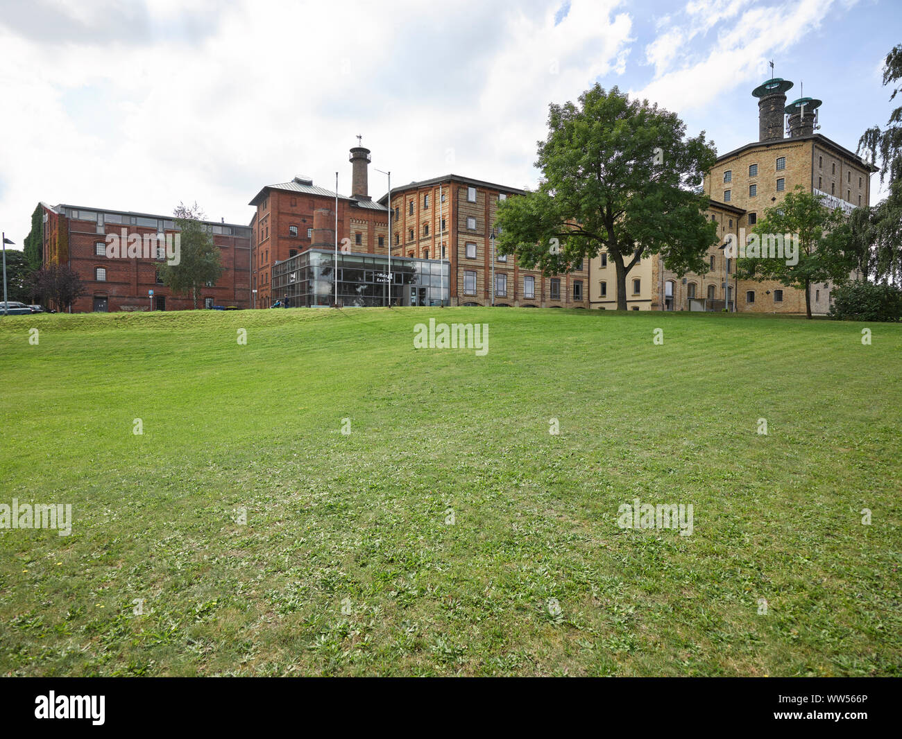 Old factory building hi-res stock photography and images - Alamy