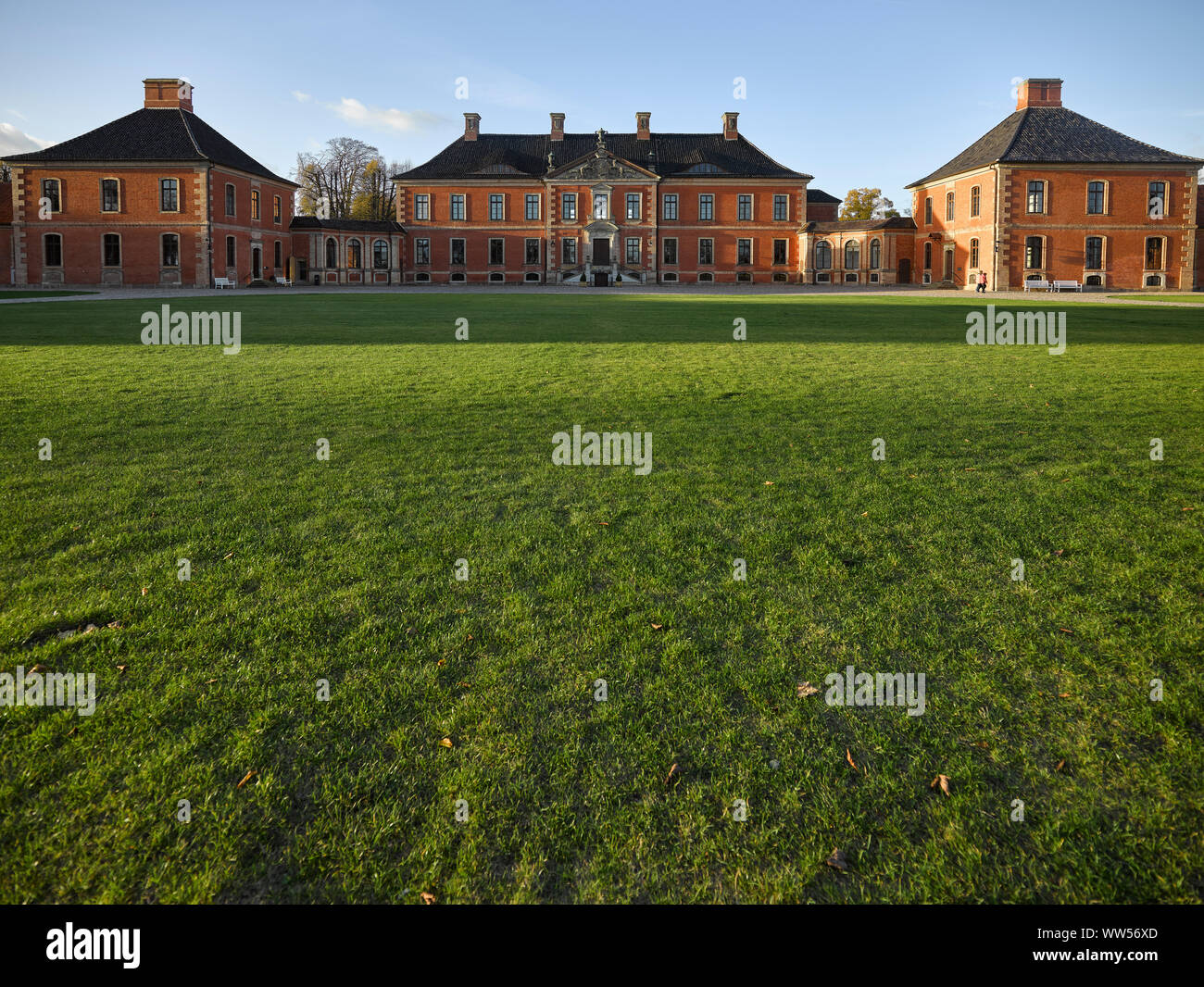 Green area in front hi-res stock photography and images - Alamy
