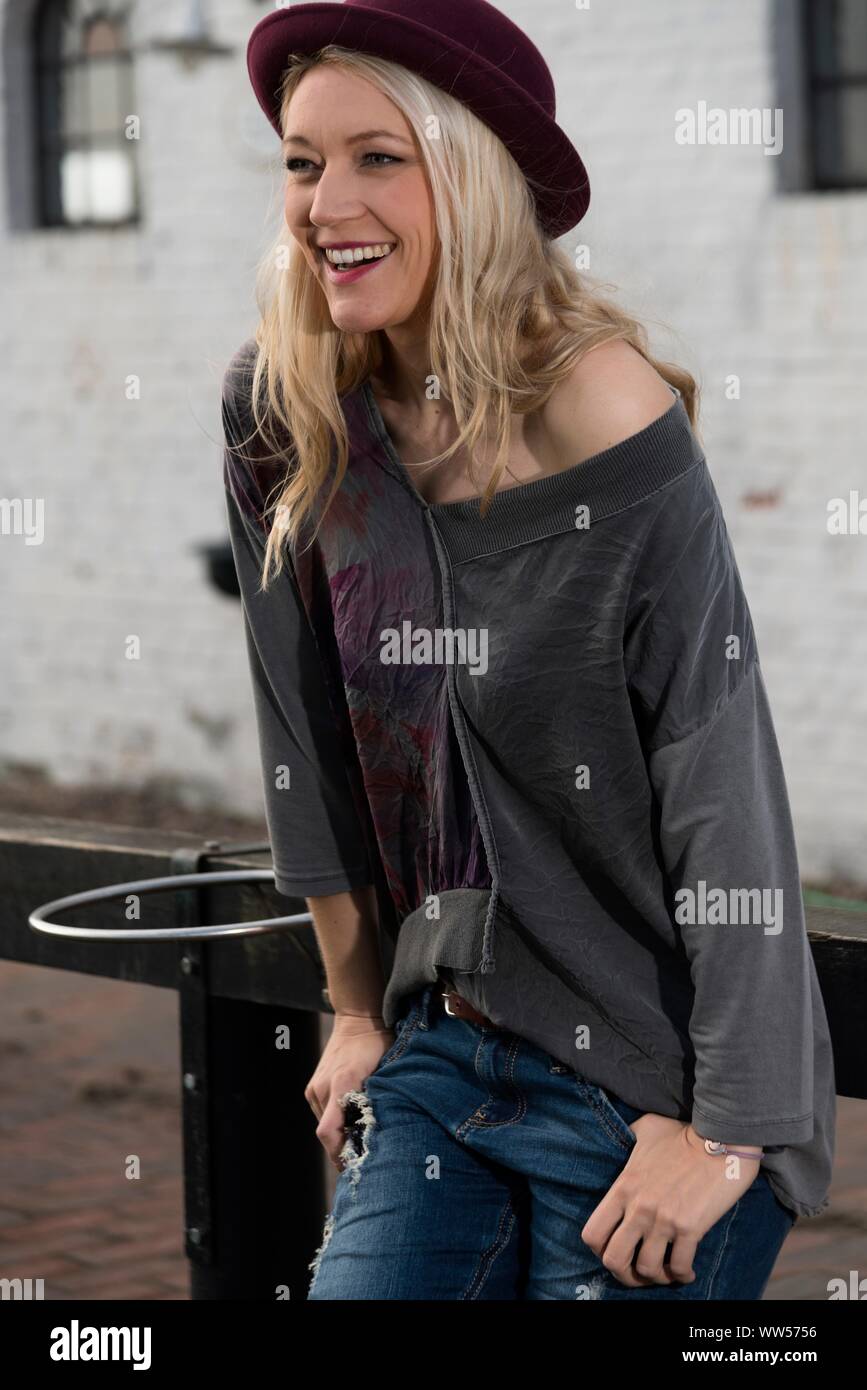 Leaning against something hi-res stock photography and images - Alamy