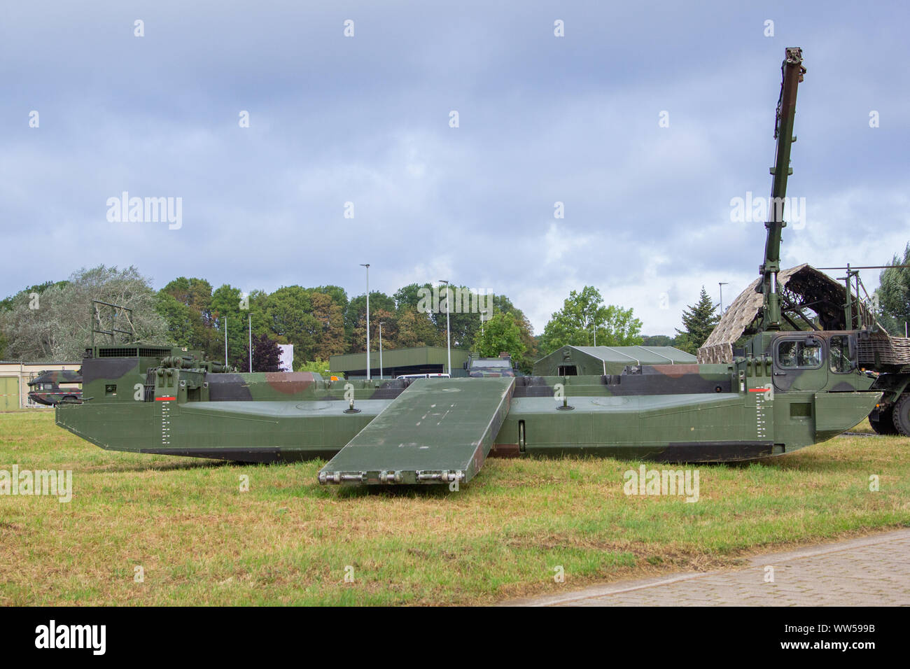 Army amphibious vehicle hi-res stock photography and images - Alamy