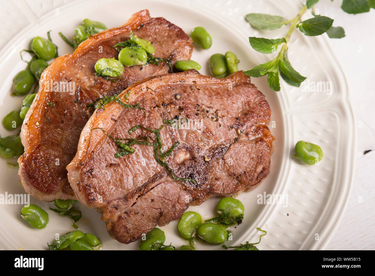 Lamb chop hi-res stock photography and images - Alamy