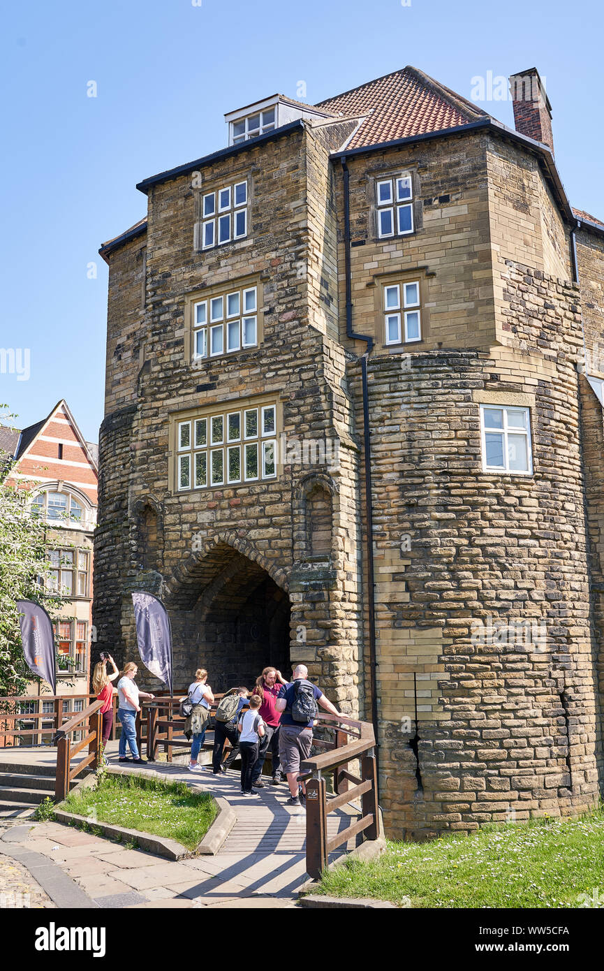 Newcastle castle keep & the black gate hi-res stock photography and ...