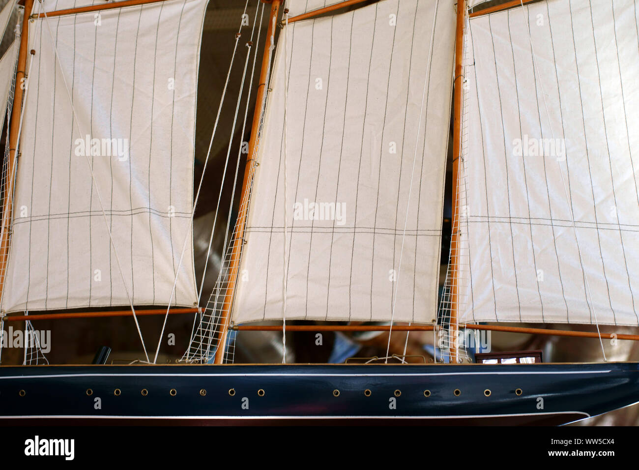 Ship with three masts hi-res stock photography and images - Alamy