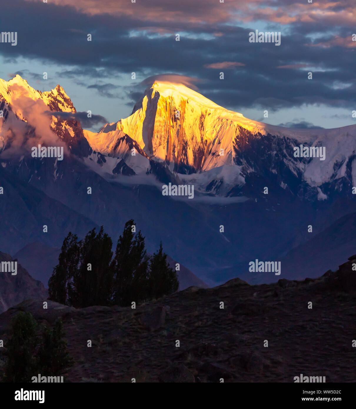 Golden peak hi-res stock photography and images - Alamy