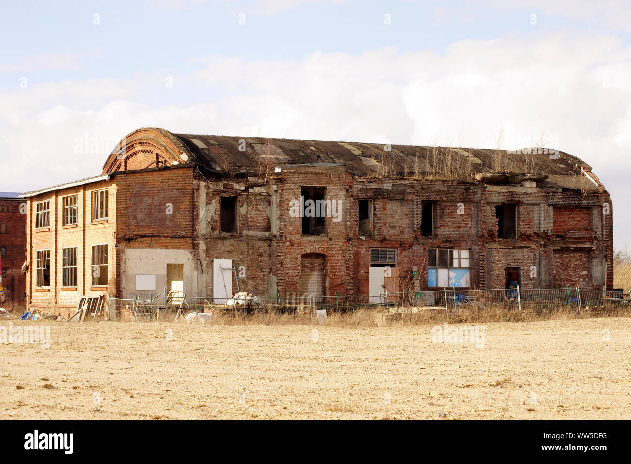 Ruin brick factory hi-res stock photography and images - Alamy