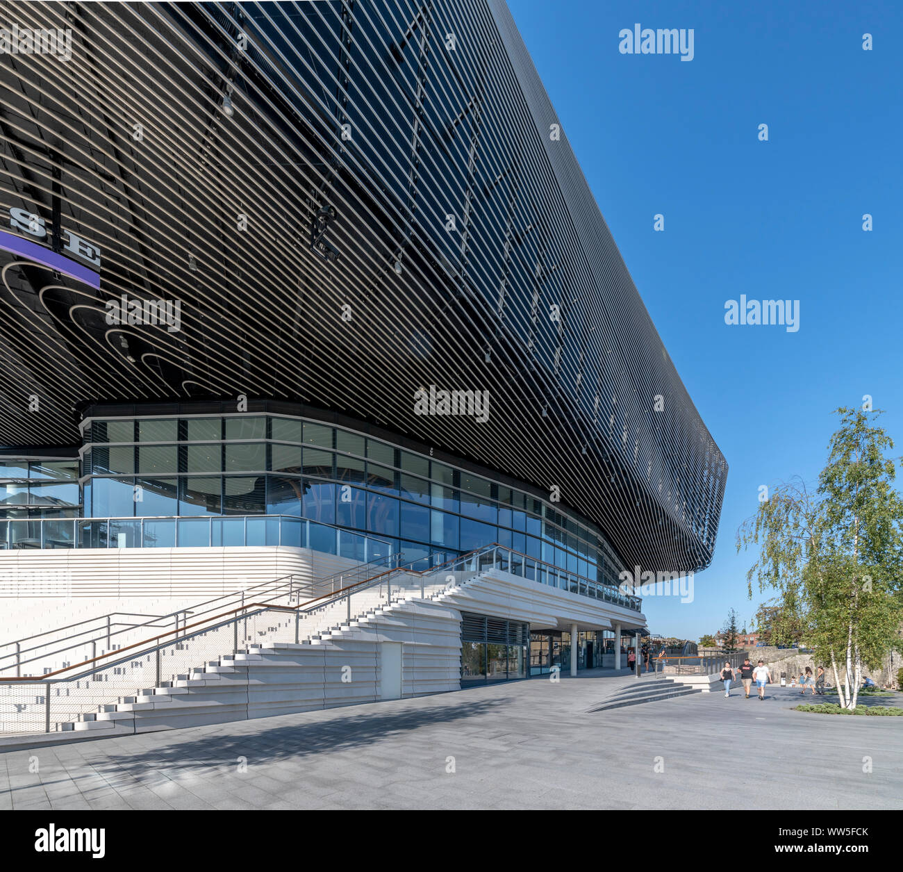West Quay shopping centre with Showcase Cinema above. Southampton ...