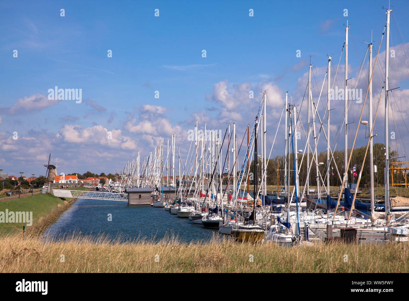 Dutch sailing ships hi-res stock photography and images - Alamy