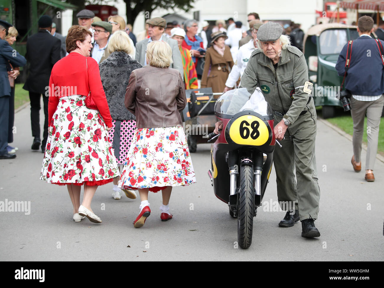 Pushed in a crowd hi-res stock photography and images - Alamy