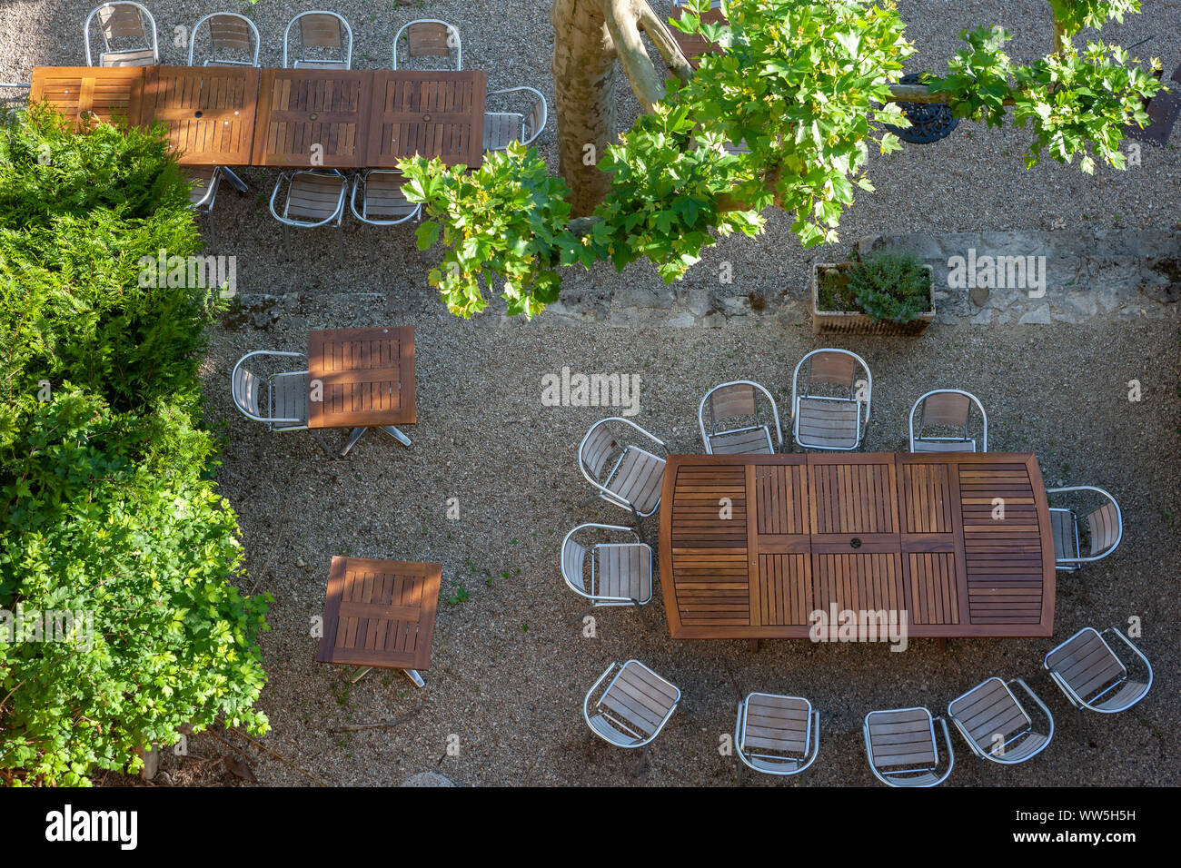 Metal dining tables hi-res stock photography and images - Alamy