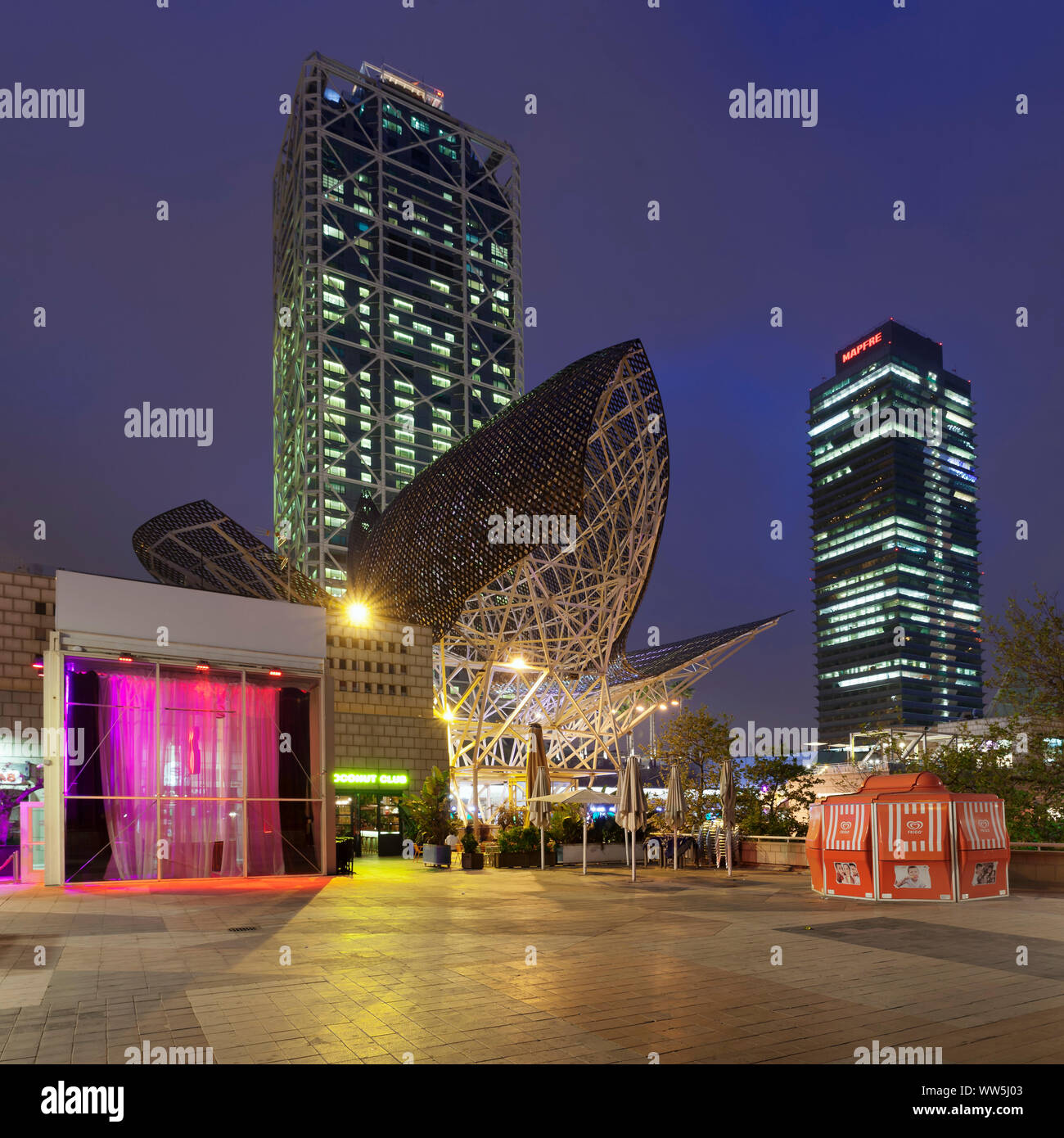 Frank gehry fish sculpture hi-res stock photography and images - Alamy