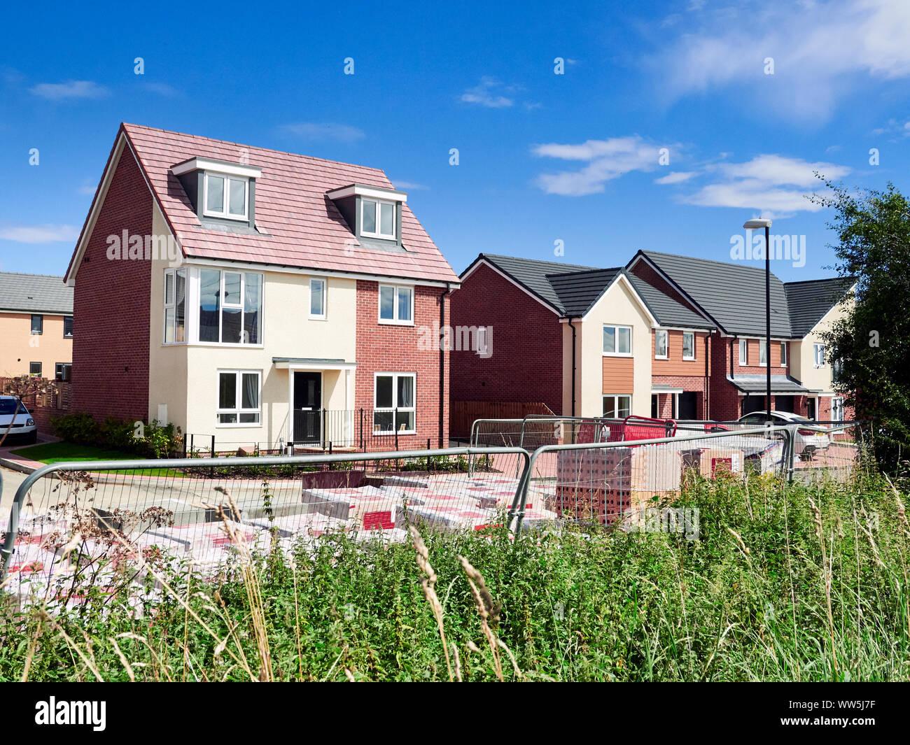 Newly built homes in a residential estate in England Stock Photo - Alamy