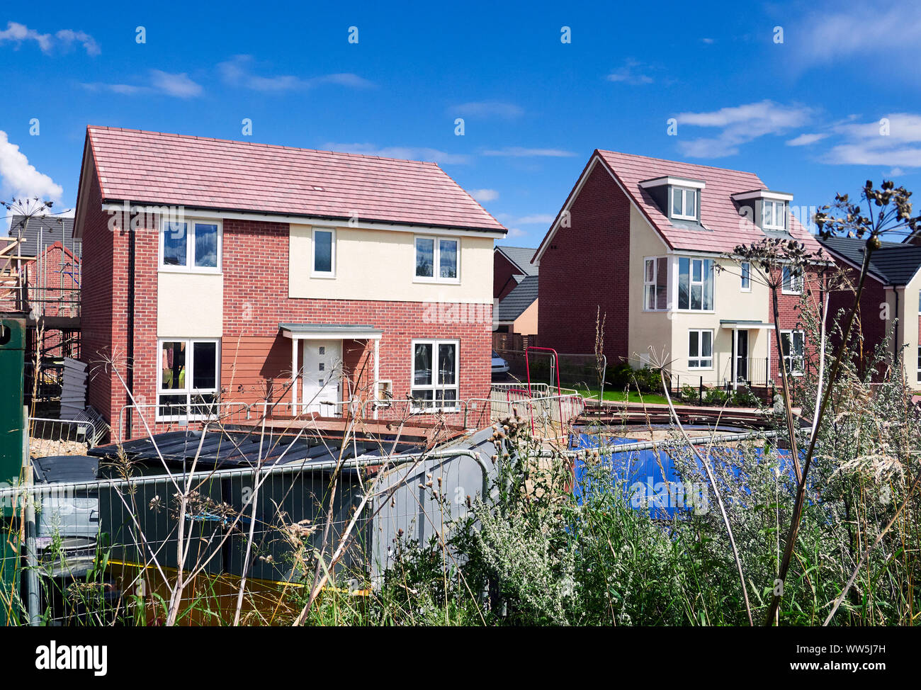 Newly built homes in a residential estate in England Stock Photo - Alamy