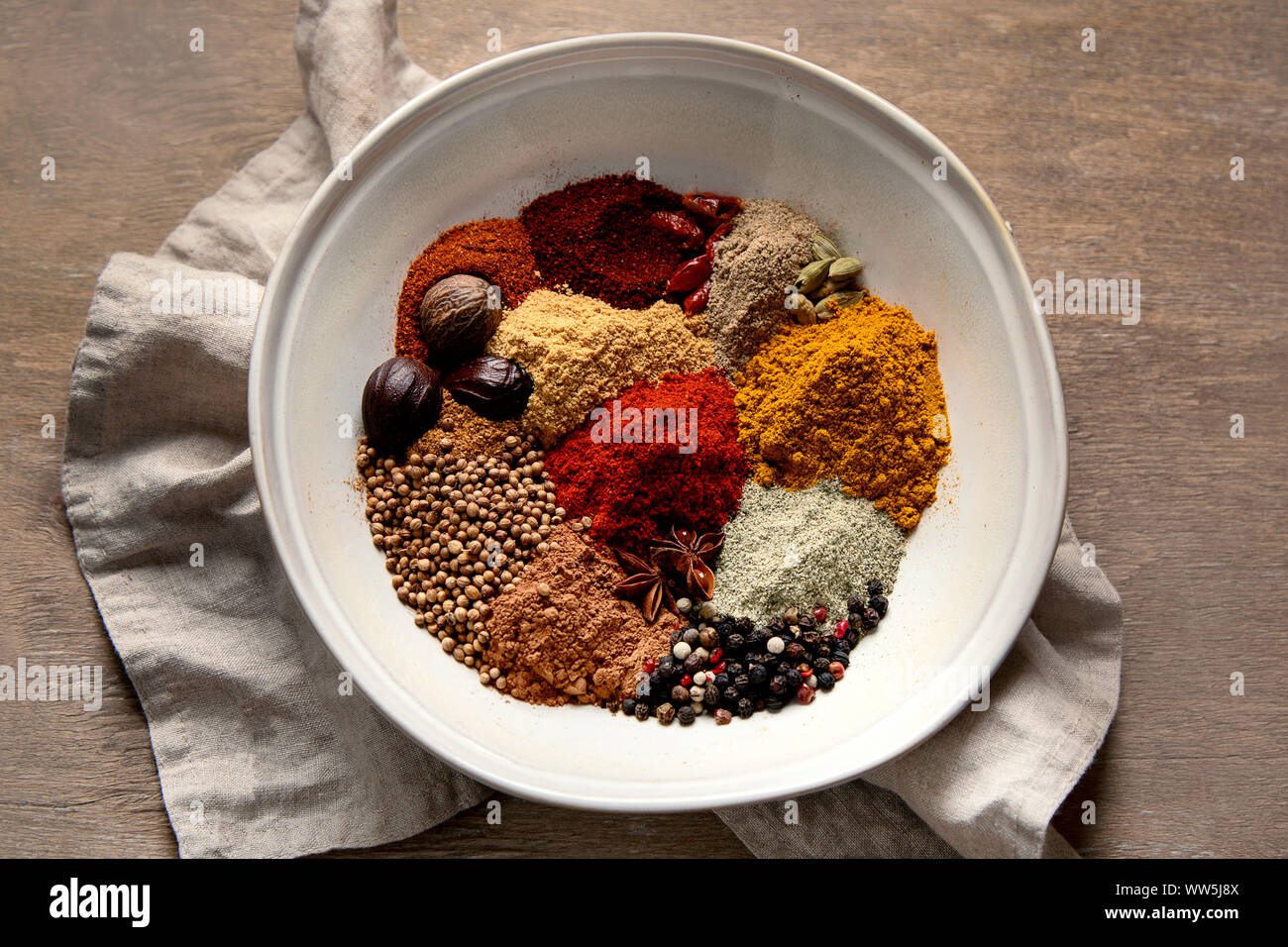 Spices in bowl hi-res stock photography and images - Alamy