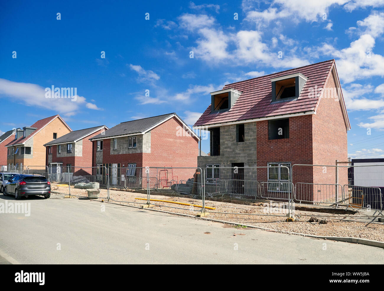 Newly built homes in a residential estate in England Stock Photo - Alamy
