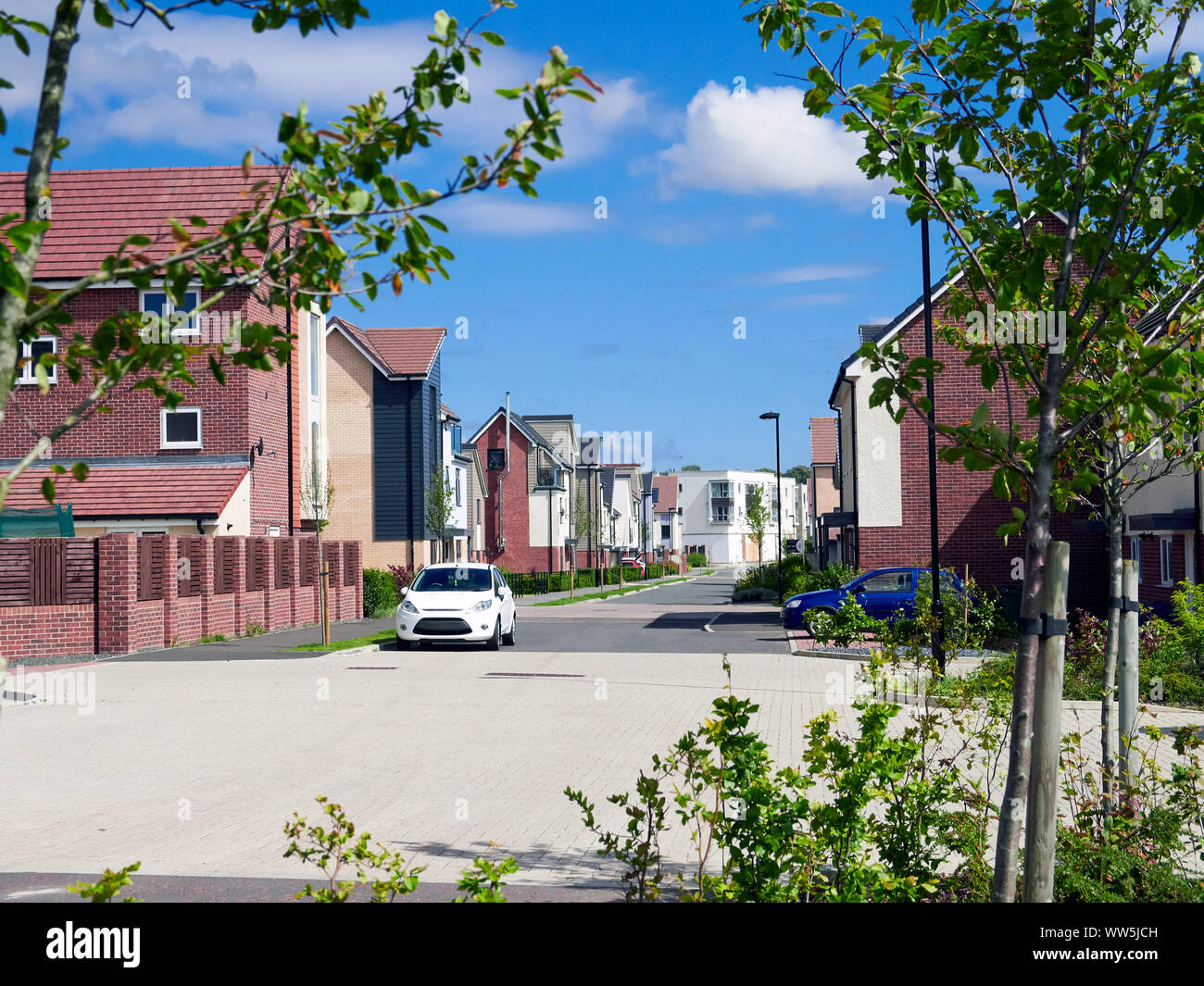 Newly built homes in a residential estate in England Stock Photo - Alamy