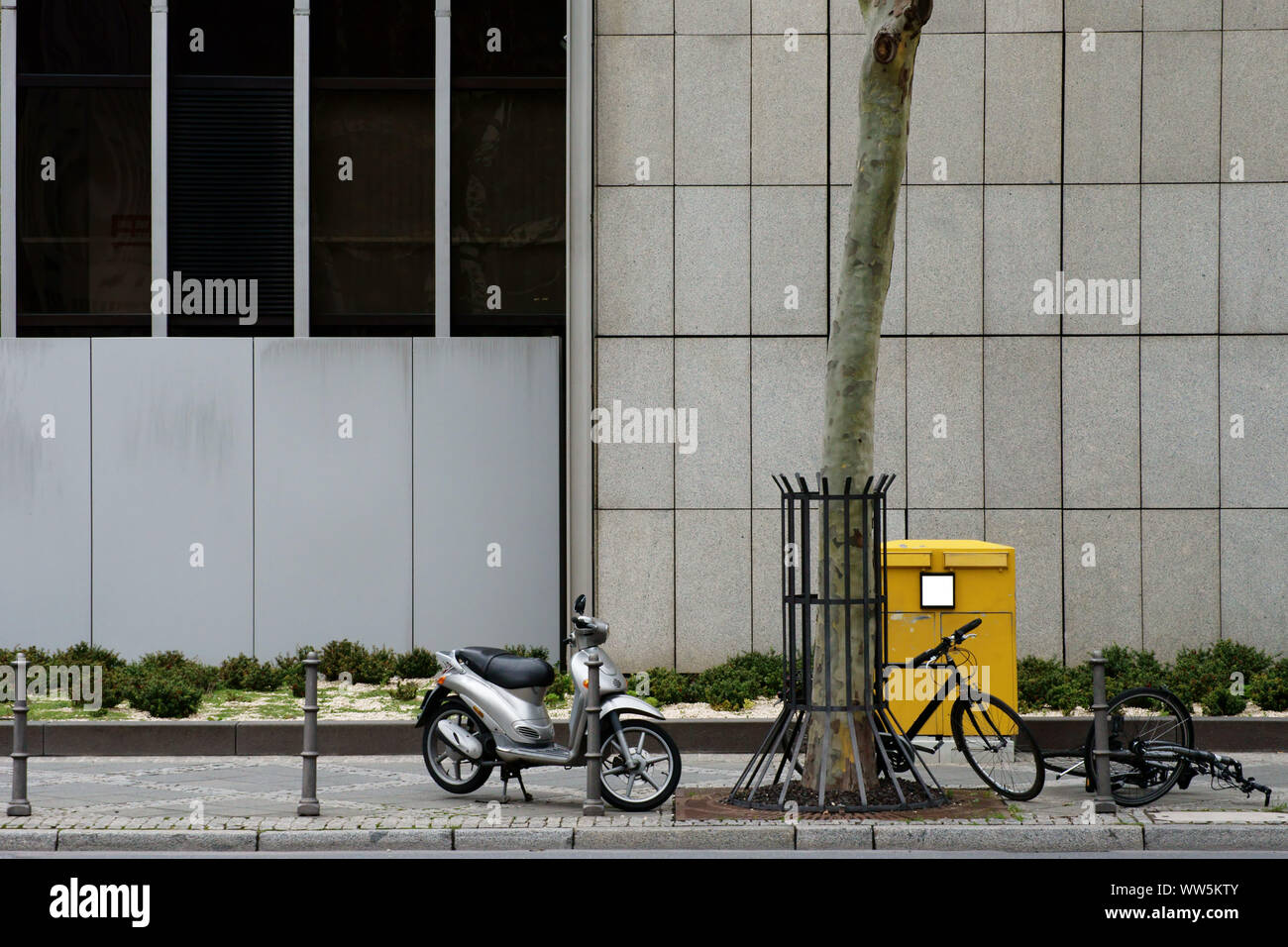 Colourful mailbox hi-res stock photography and images - Alamy