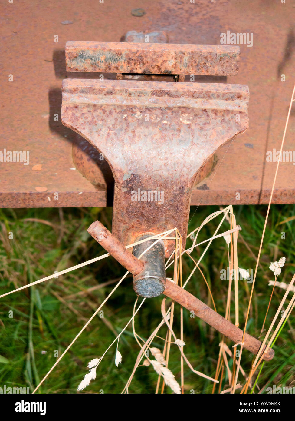 Old rusted iron bench hi-res stock photography and images - Alamy