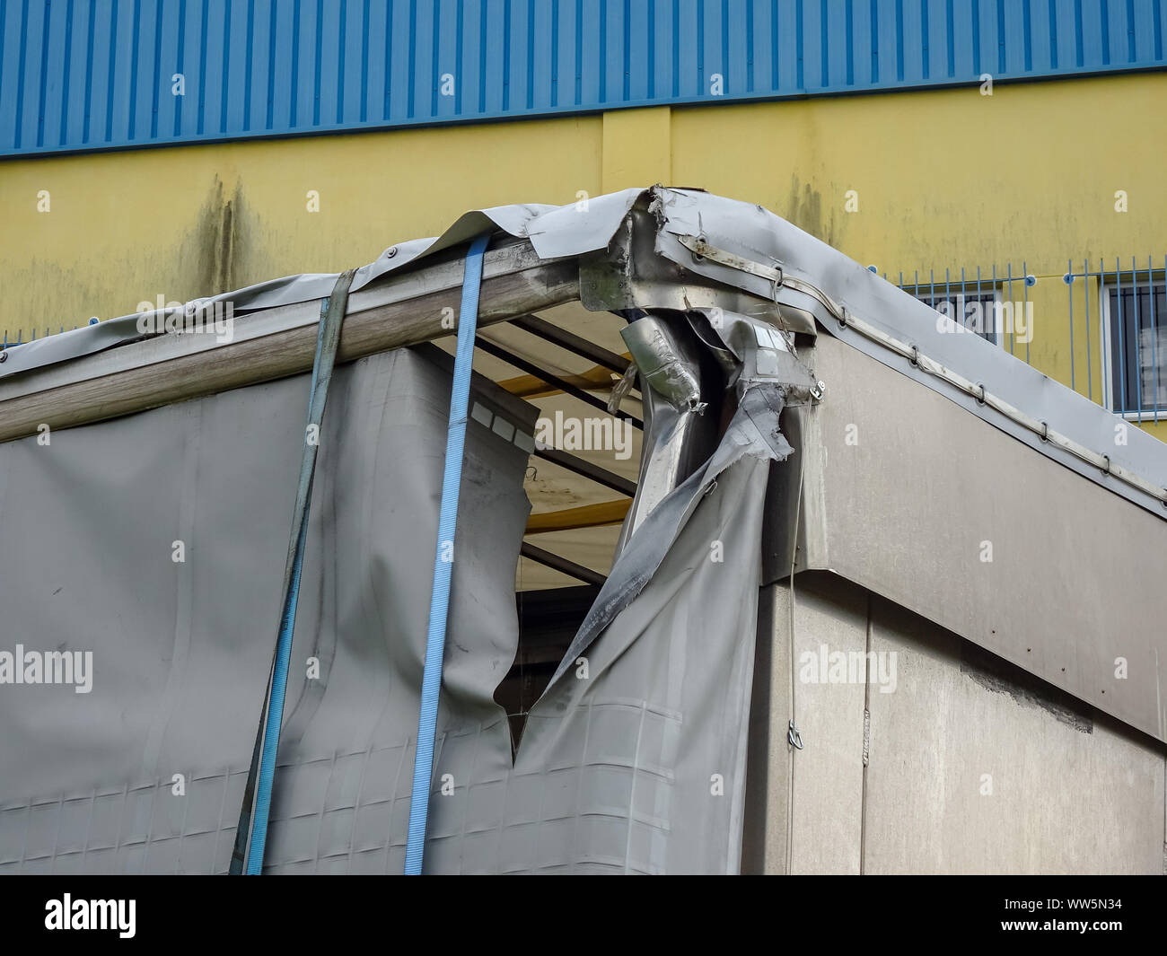 Damaged goods hi-res stock photography and images - Alamy