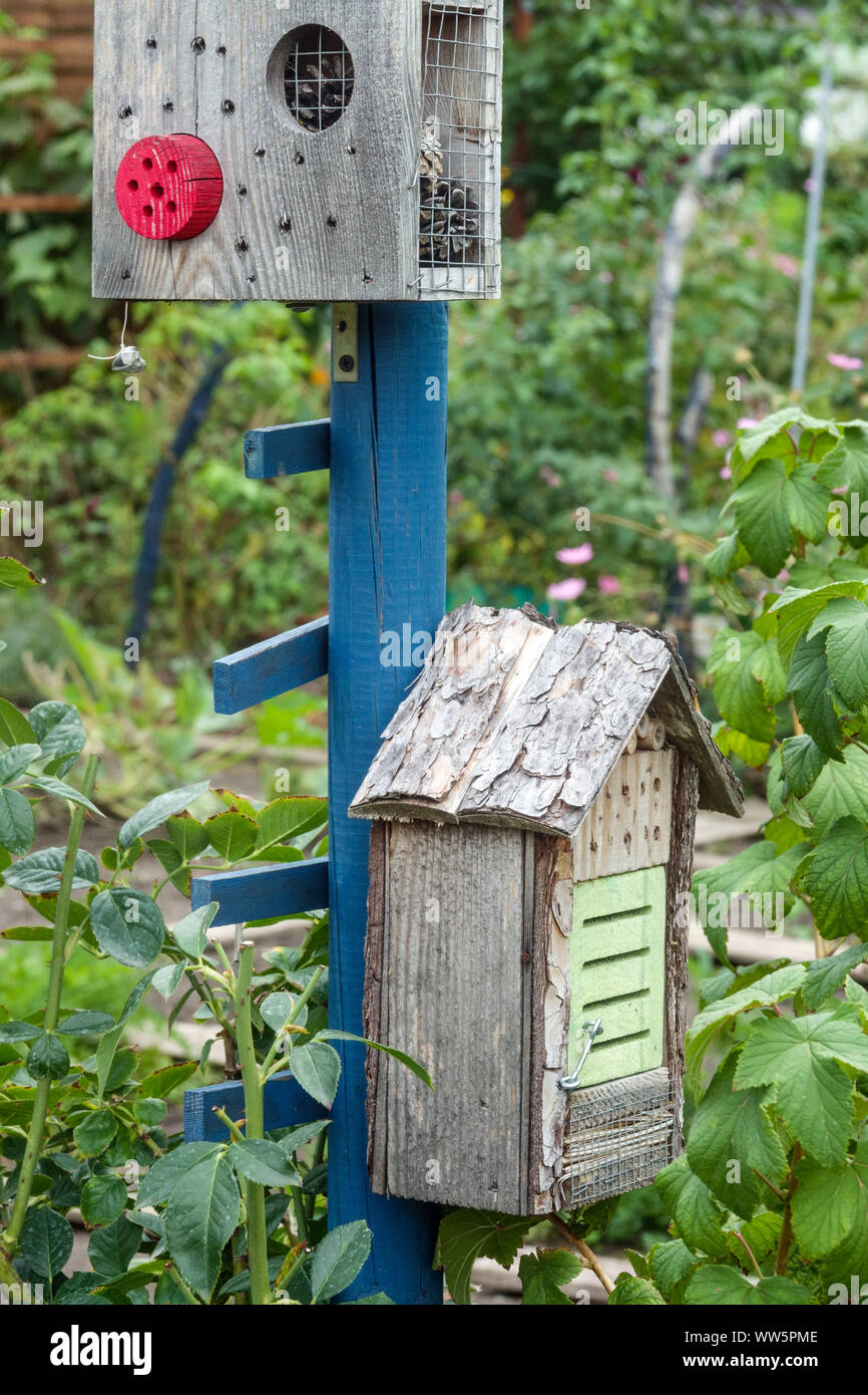 Bug hotels hi-res stock photography and images - Alamy