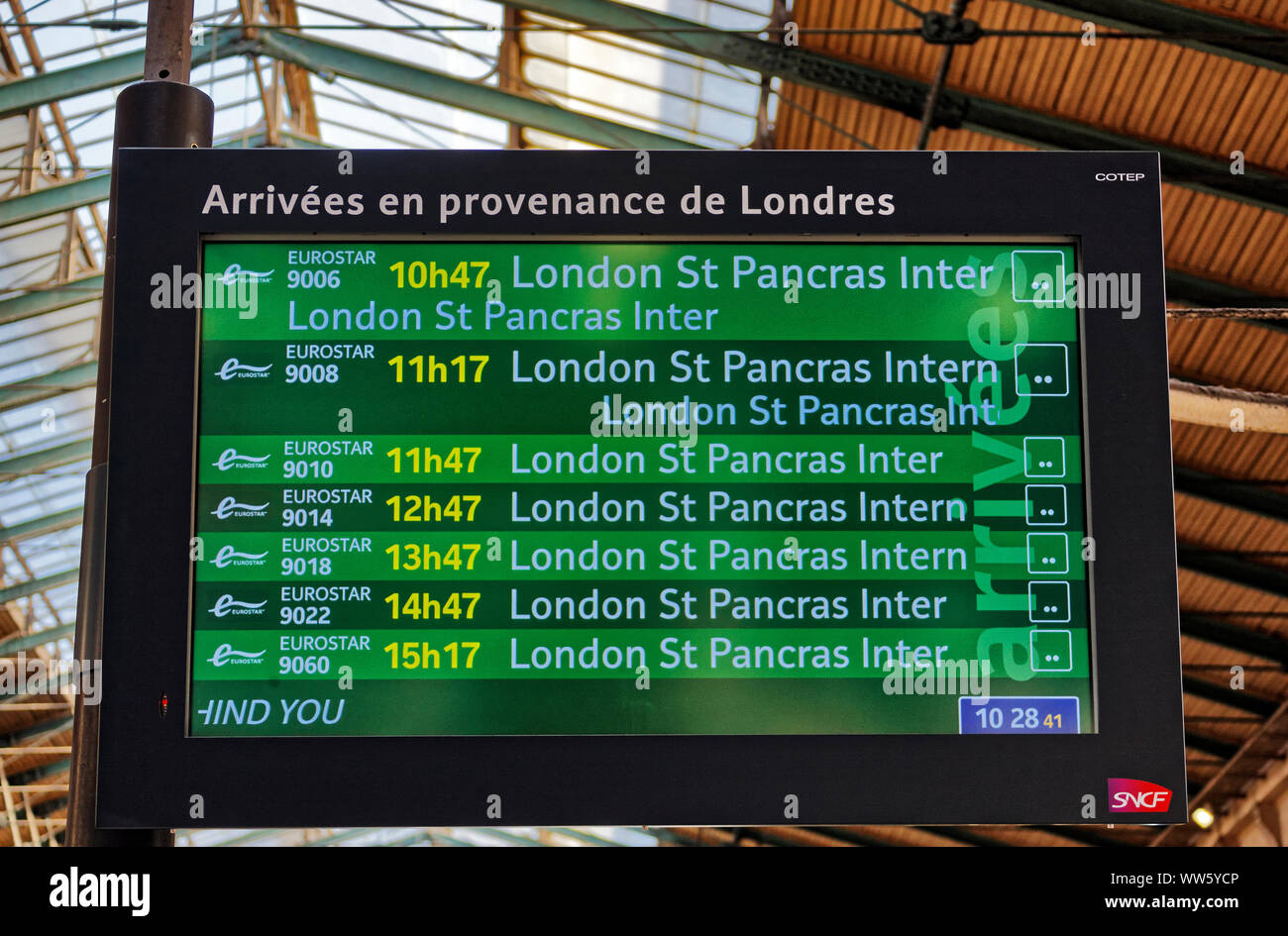 Arrival screen hi-res stock photography and images - Alamy