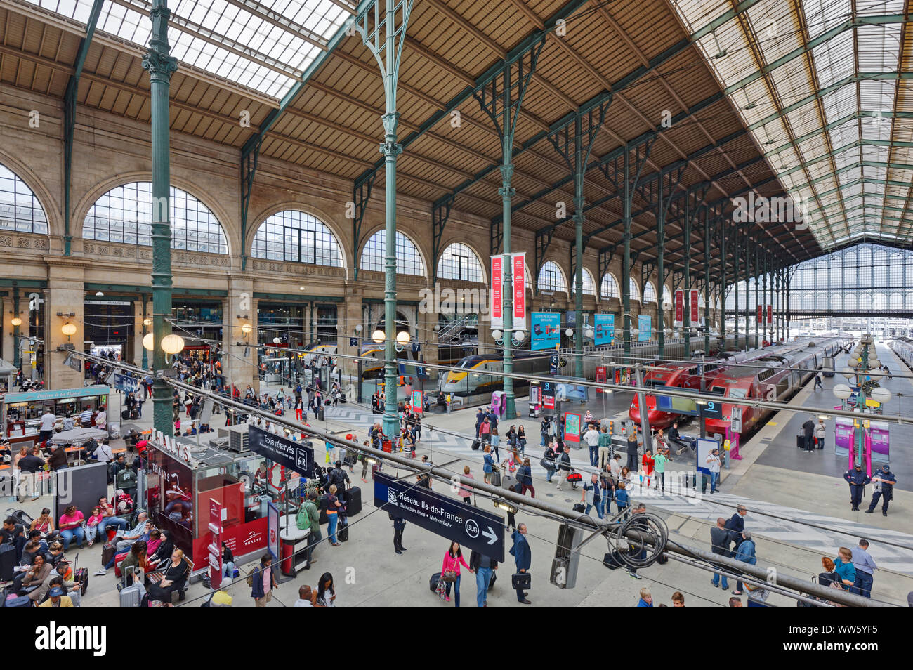 France, Paris, trains, hall, platforms, people Stock Photo - Alamy
