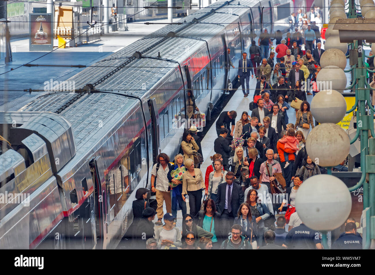 France, Paris, train, hall, platform, people Stock Photo - Alamy