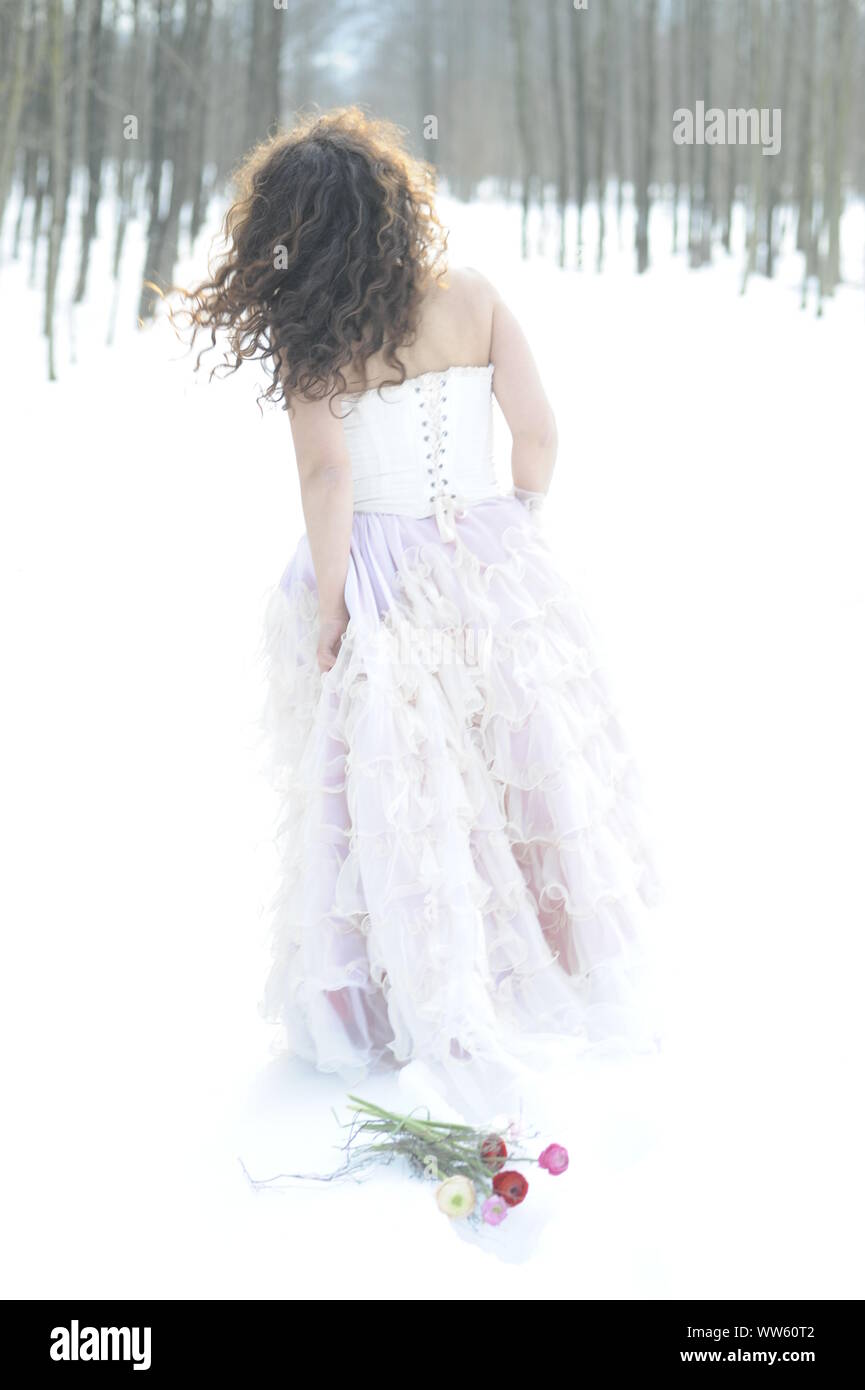 Flowerpot with snow hi-res stock photography and images - Alamy