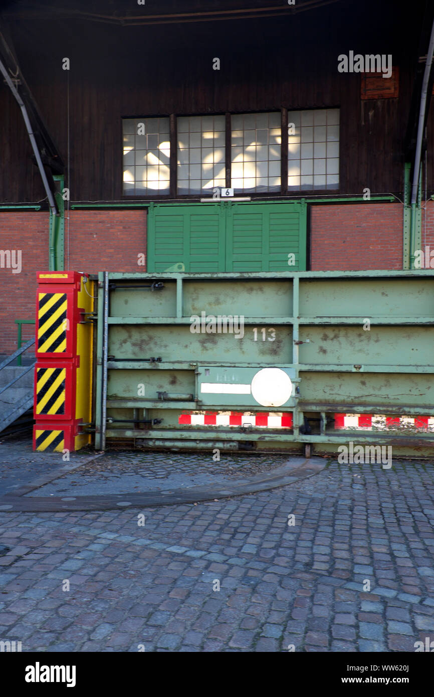 Hamburg, flood gate at the shed 52 in the harbour Stock Photo - Alamy
