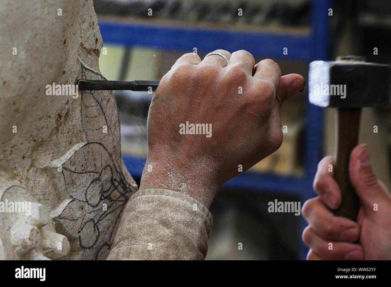 Stone masons workshop hi-res stock photography and images - Alamy