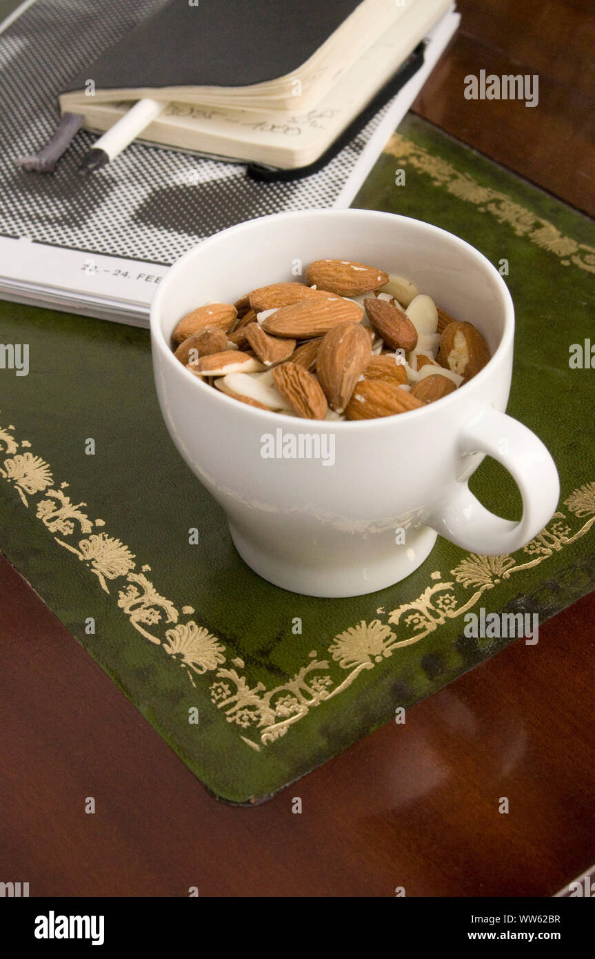 Grating cup hi-res stock photography and images - Alamy