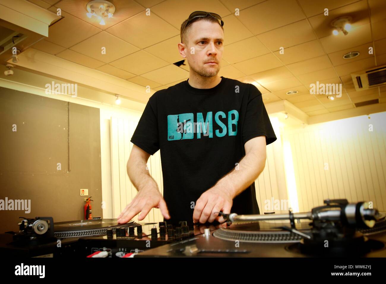 Break dancing 1980s hi-res stock photography and images - Alamy