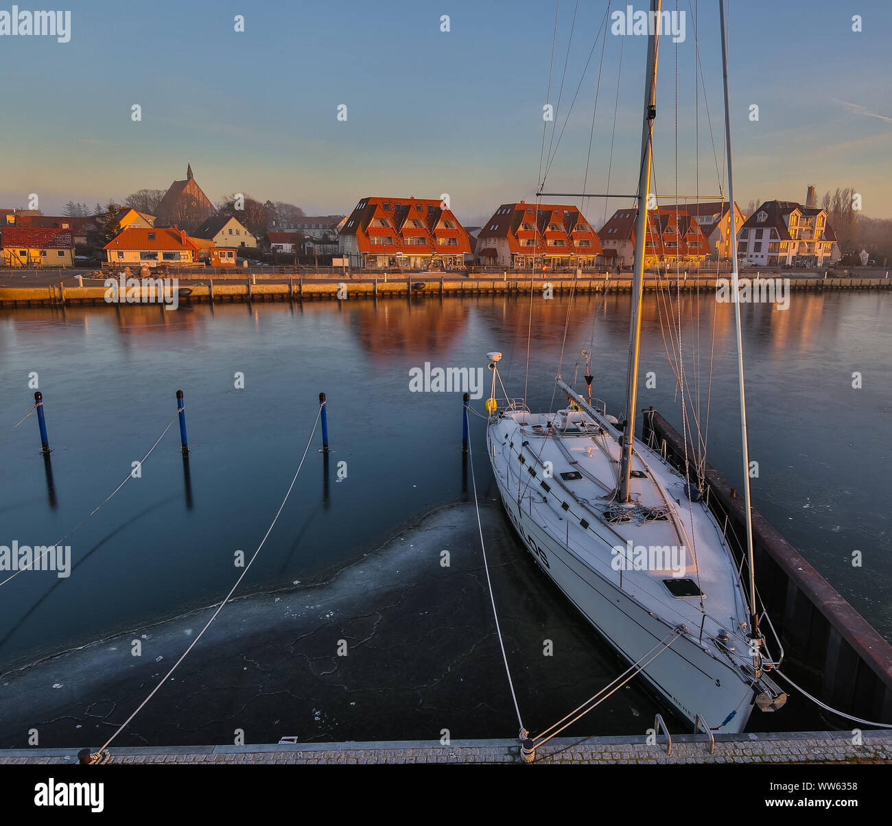 Sundown at wiek harbour in winter hi-res stock photography and images ...