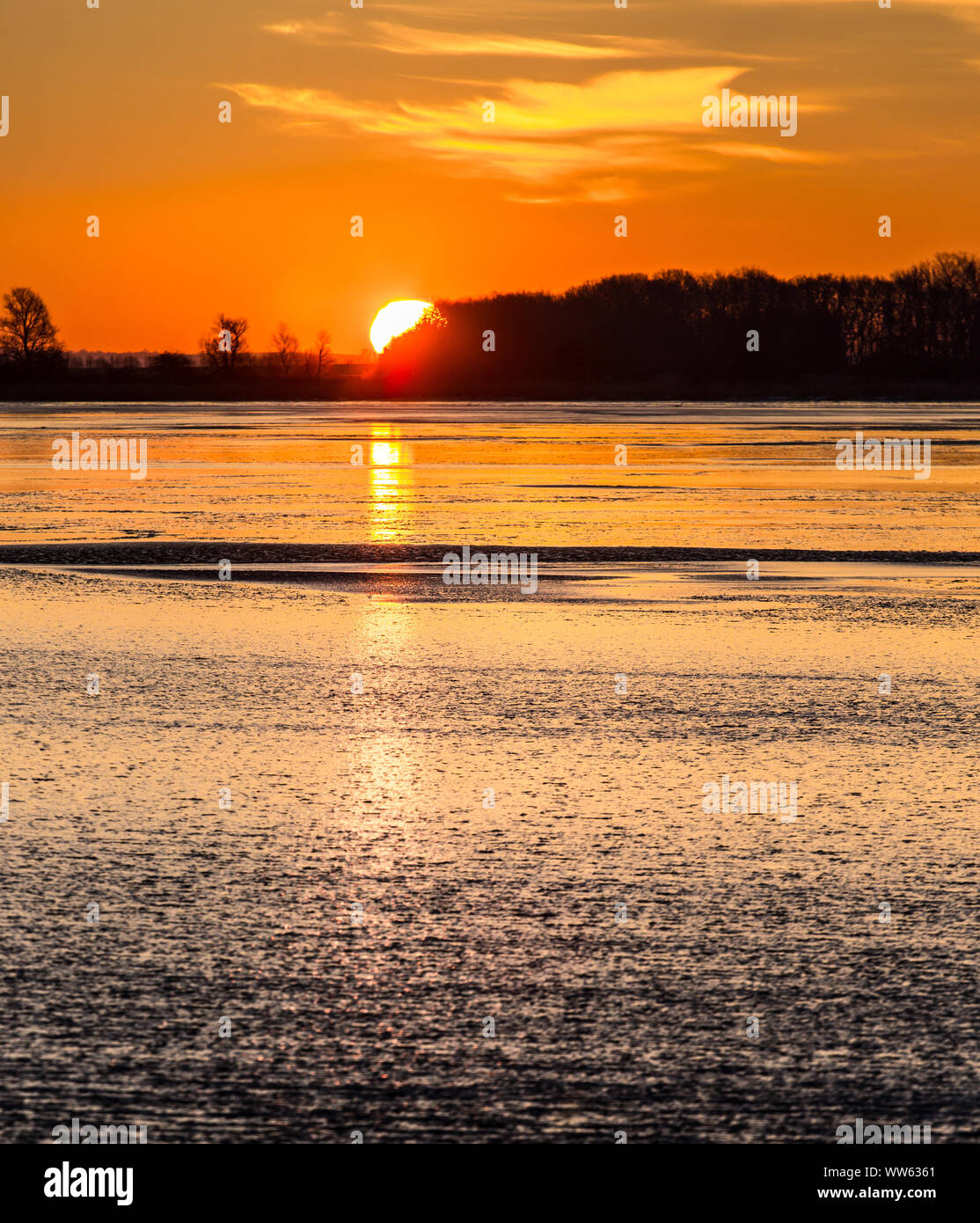 Frozen bay hi-res stock photography and images - Alamy