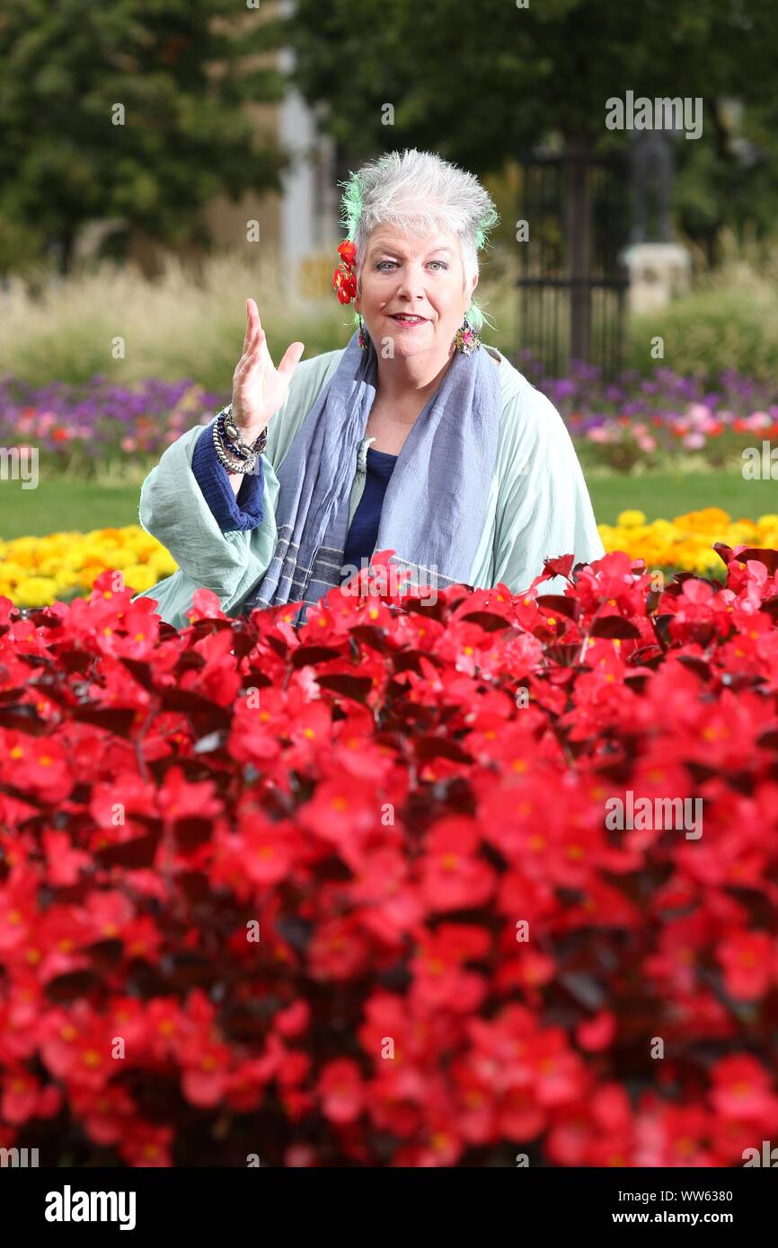 Lady story teller hi-res stock photography and images - Alamy